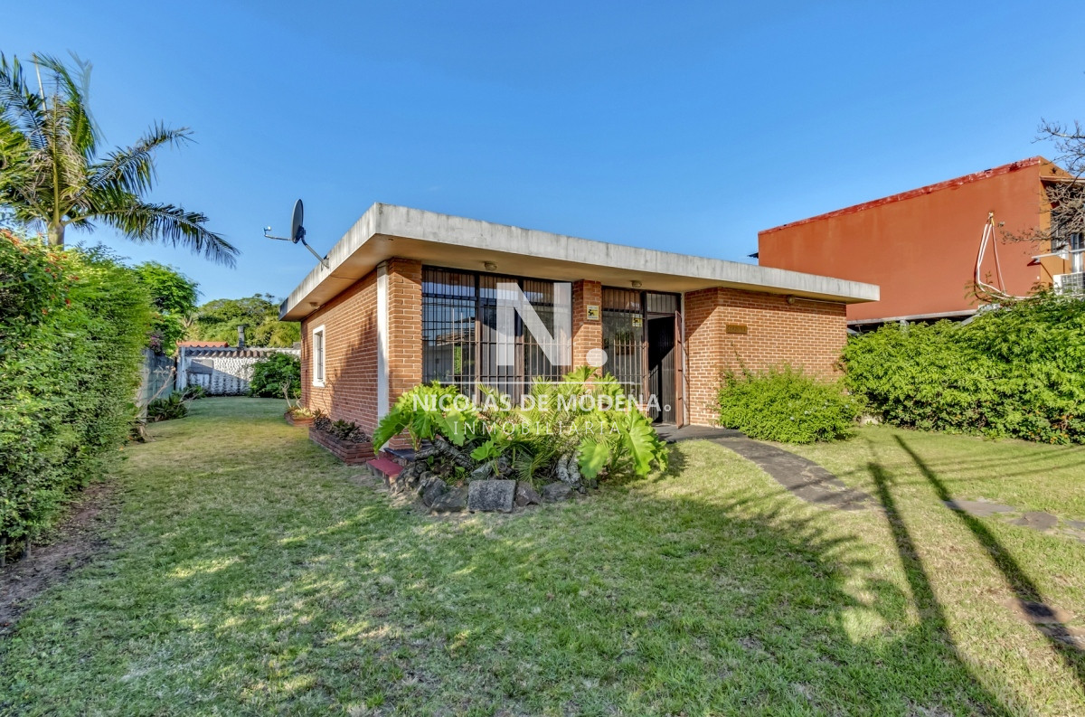 En venta casa impecable en Las Delicias, Maldonado de 3 dormitorios.. Ref #YE29BF