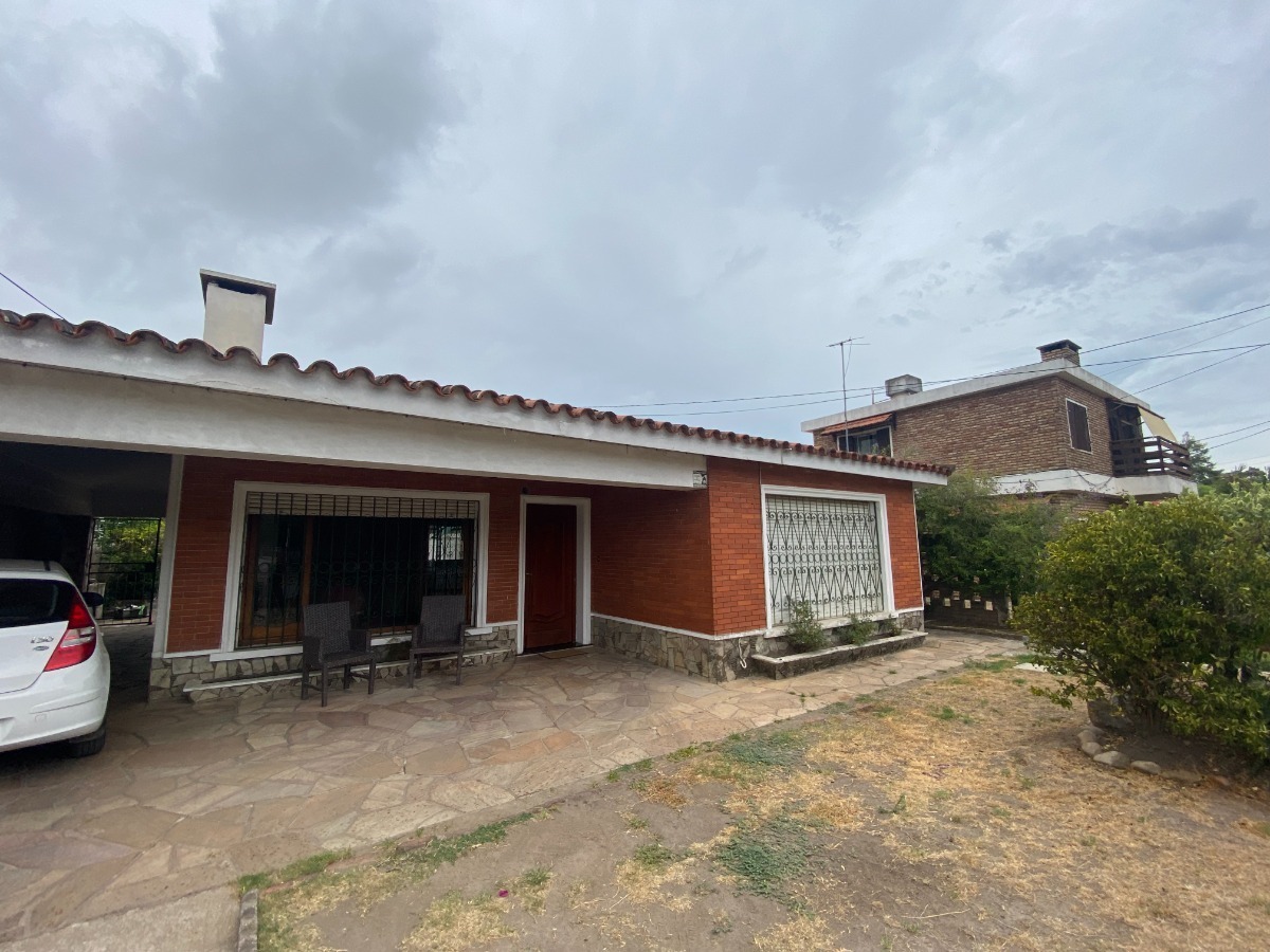 VENTA CASA 3 DORMITORIOS CON APARTAMENTO Y BARBACOA LAGOMAR CIUDAD DE LA COSTA. Ref #KAC760 ...