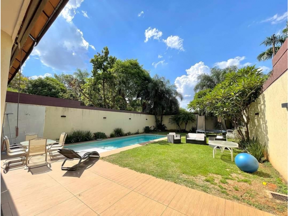 Casa - Los Laureles. Ref #Z7171E - infocasas.com.py