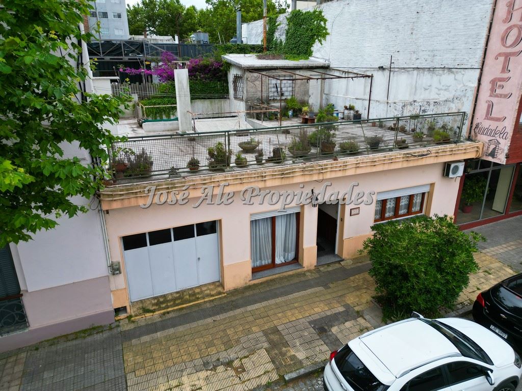 EN VENTA CASA UBICADA EN EL CENTRO DE LA CIUDAD DE COLONIA.. Ref # ...