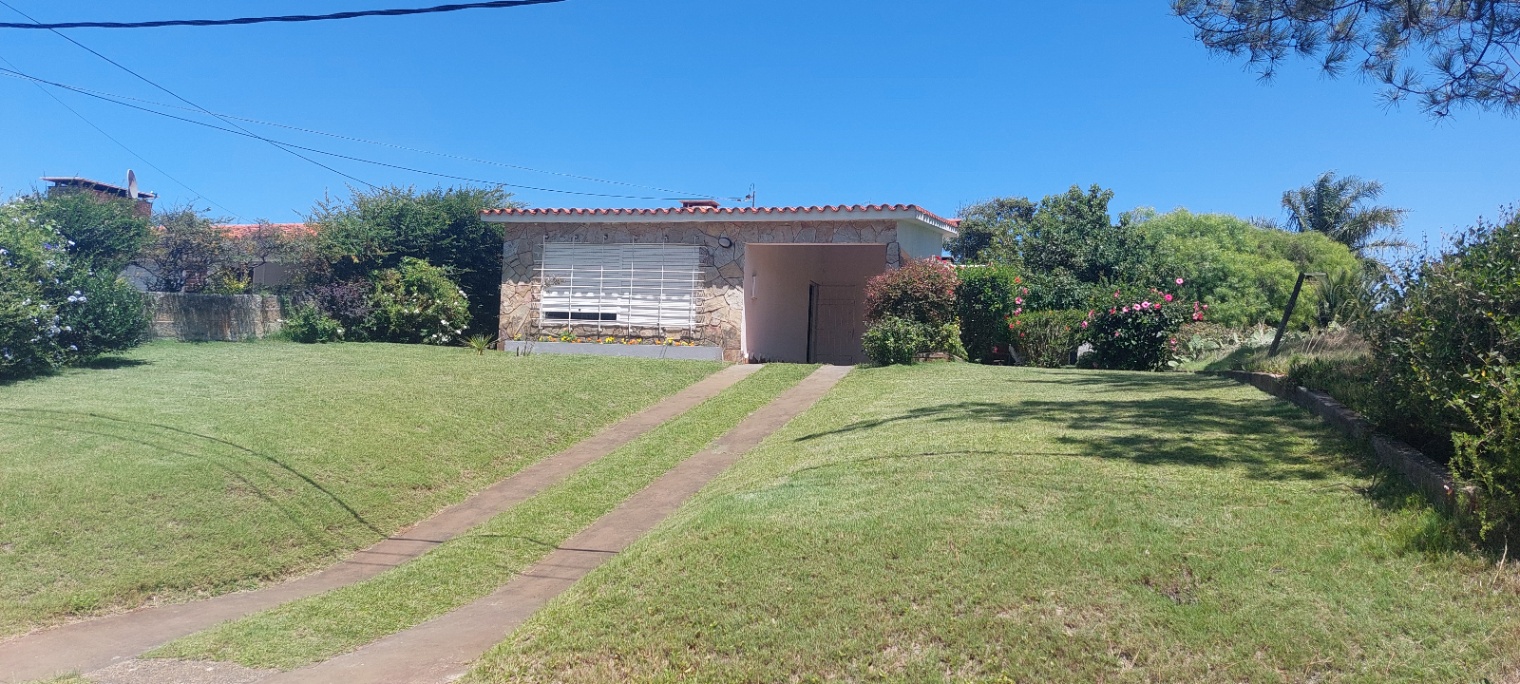 Casa en Venta de 2 dormitorios con cochera y parrillero en Parque del Plata. Ref #ADF63B ...