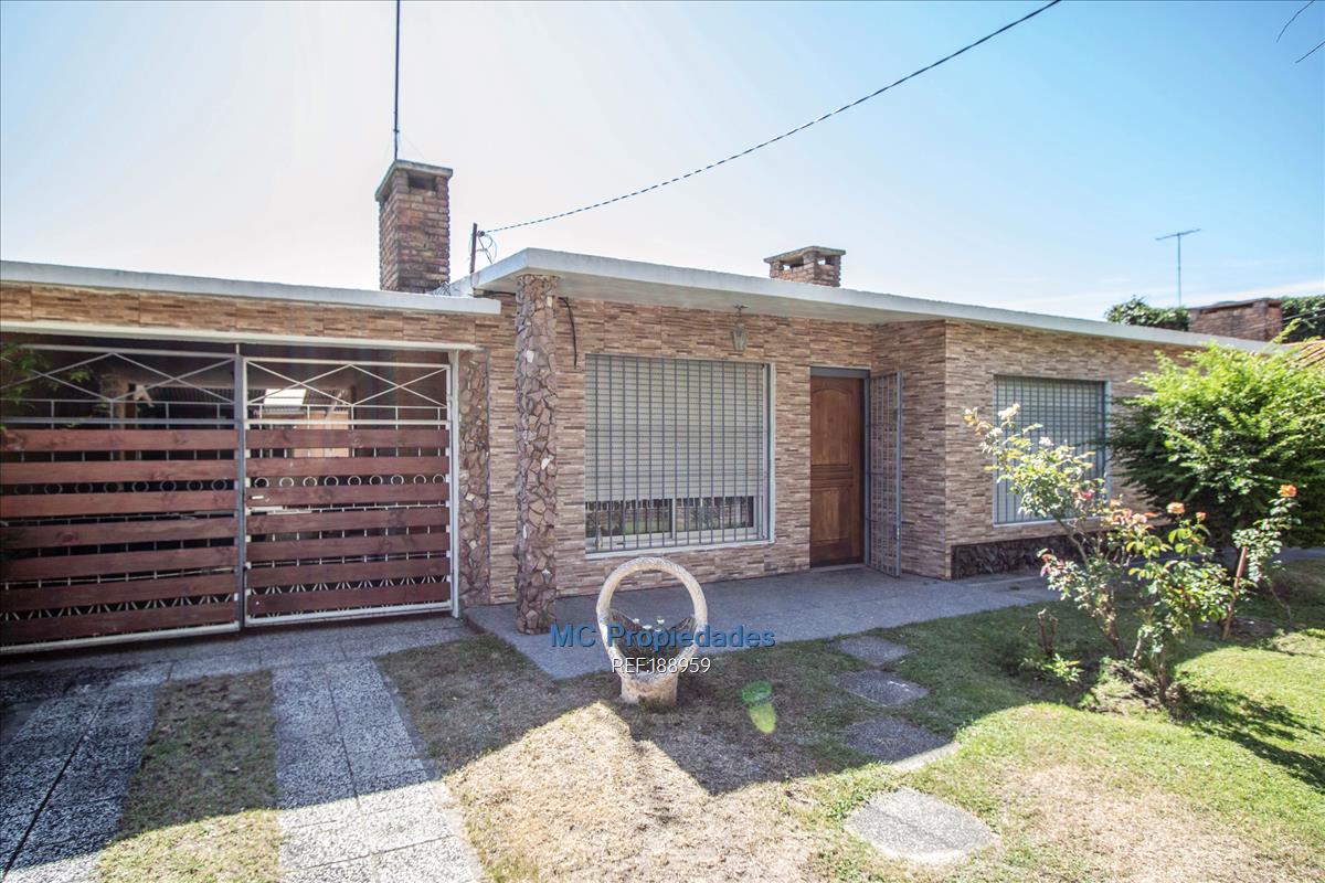 Casa 3 dormitorios, apartamento y barbacoa en gran terreno. Ref #R8A752 - infocasas.com.uy