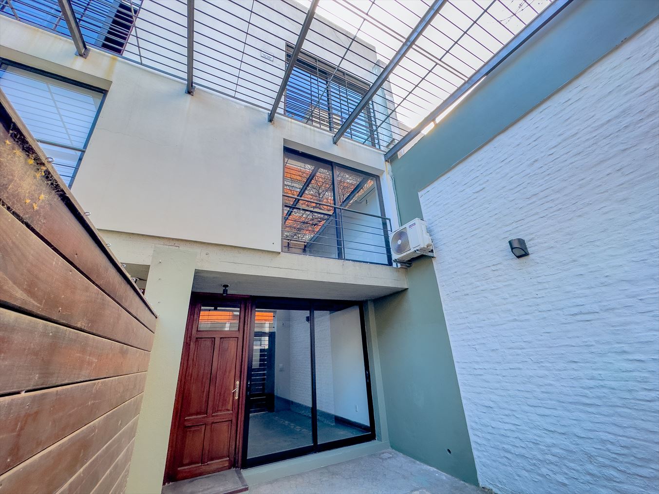 Casa en Pocitos, 3 dormitorios, 2 baños con parrillero. Ref #YCA754 - infocasas.com.uy