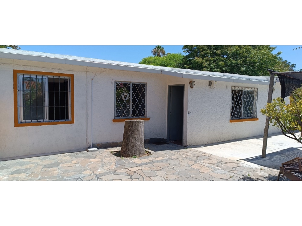 Venta casa 3 dormitorios 2 baño Solymar 1 cuadra de la playa. Ref #E3FBFD
