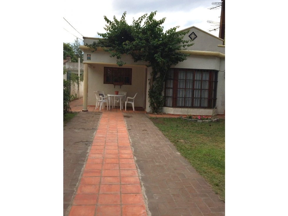 Alquiler casa 3 dormitorios 1 baño El Pinar barbacoa cerrada. Ref #IA8E8B