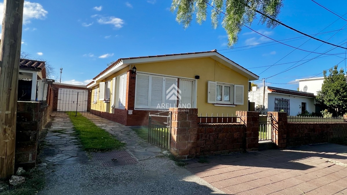 Casa en Maldonado - 2 Dormitorios y garage. Ref #QEE83D - infocasas.com.uy