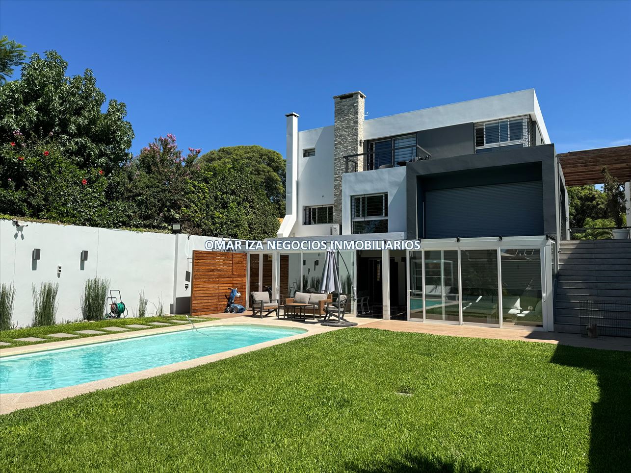 Venta casa 4 dormitorios Punta Gorda, fondo piscina barbaco. Ref #TBCB60