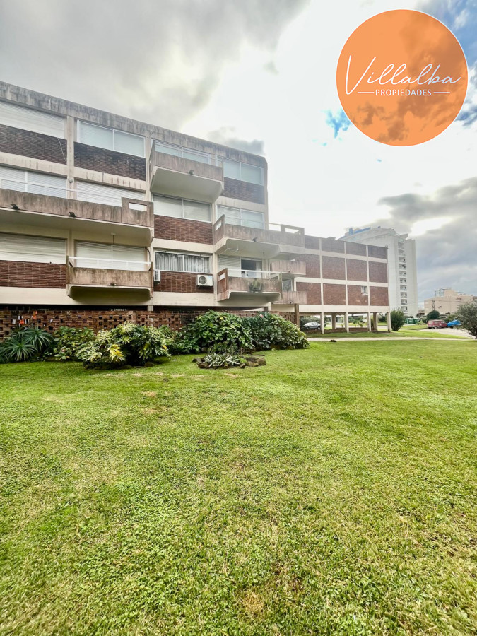 Venta apartamento dos dormitorios punta del este Aidy Grill edificio el Arenal. Ref #H3123F