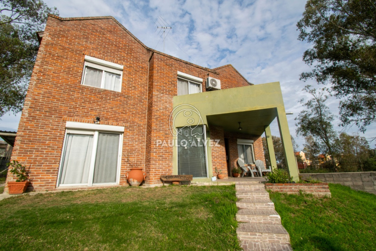 Tio Negro, propiedad en playa verde ideal para vivir todo el año, se ...