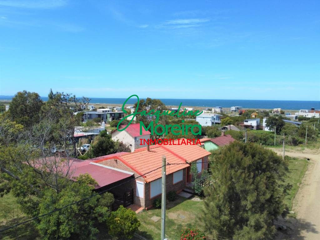 SINFONIA DE MAR - Espléndida CASA EN VENTA a pasos de la playa de Punta Negra de Piriapolis. Ref ...