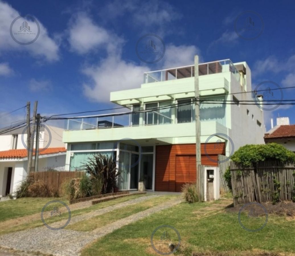 Excelente Casa de 3 Dormitorios y Vistas en Manantiales. Ref #Y97FE2 - infocasas.com.uy