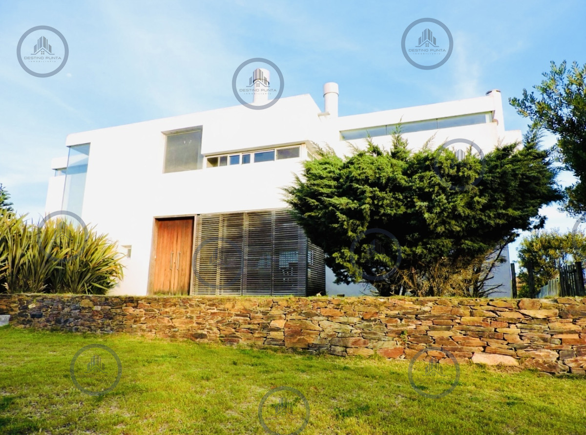 Excelente casa minimalista a pasos de la playa en Punta piedras, manantiales. Ref #V87E44 ...