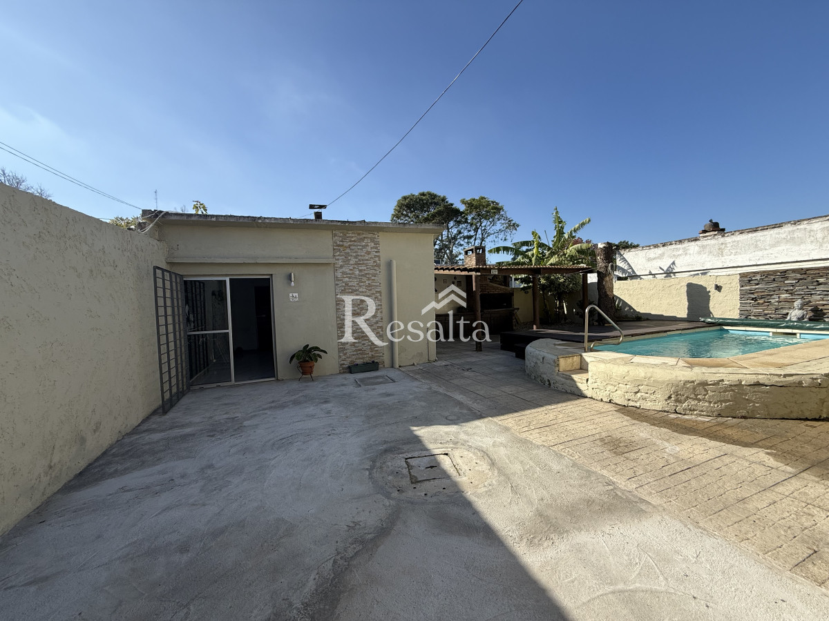 VENTA CASA CON PISCINA 3 DORMITORIOS LOMAS DE SOLYMAR. Ref #GDFCBD