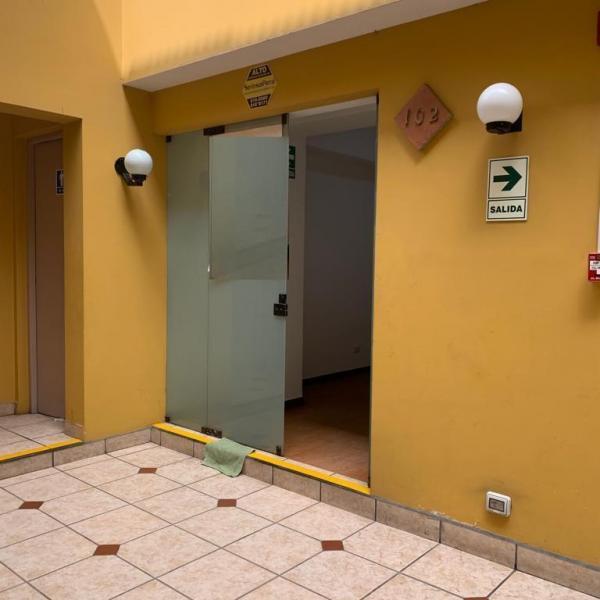 ALQUILO OFICINA er PISO m INCLUYE ESTACIONAMIENTO ENTRE PARDO Y ...