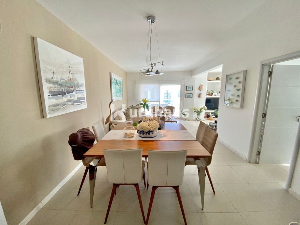 ALQUILER APARTAMENTO TRES DORMITORIOS PUNTA DEL ESTE EDIFICIO BOTAVARA. Ref #R5CA9B