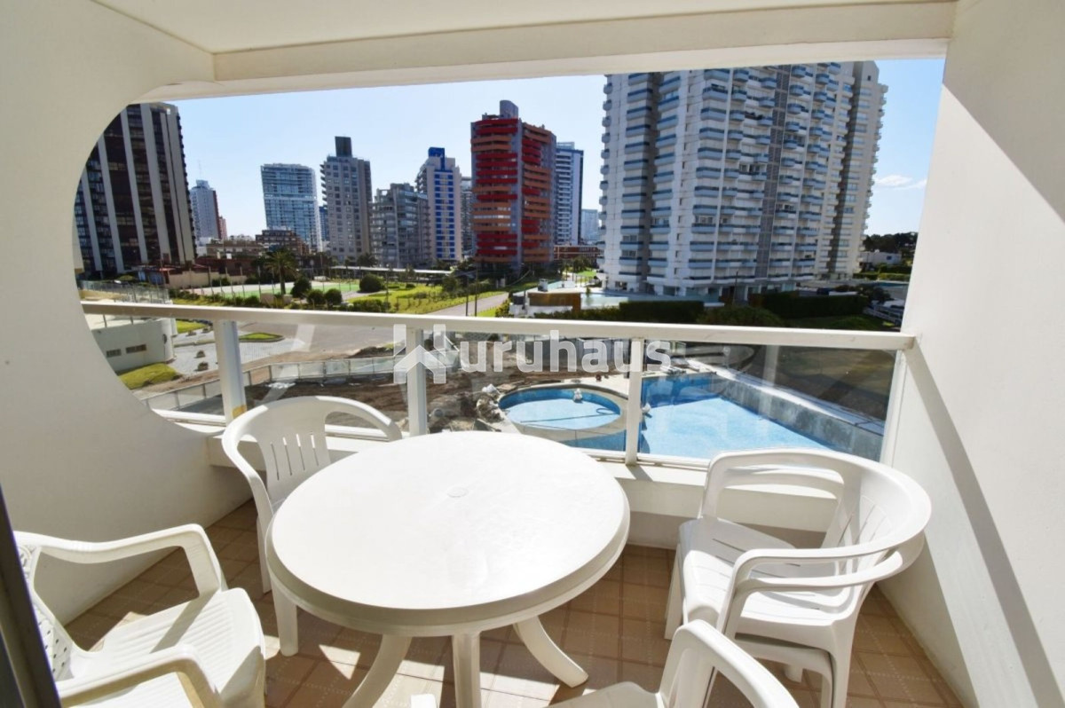 VENTA APARTAMENTO DOS DORMITORIOS PUNTA DEL ESTE PLAYA BRAVA EDIFICIO ESTRELLA DE MAR. Ref #O8823C