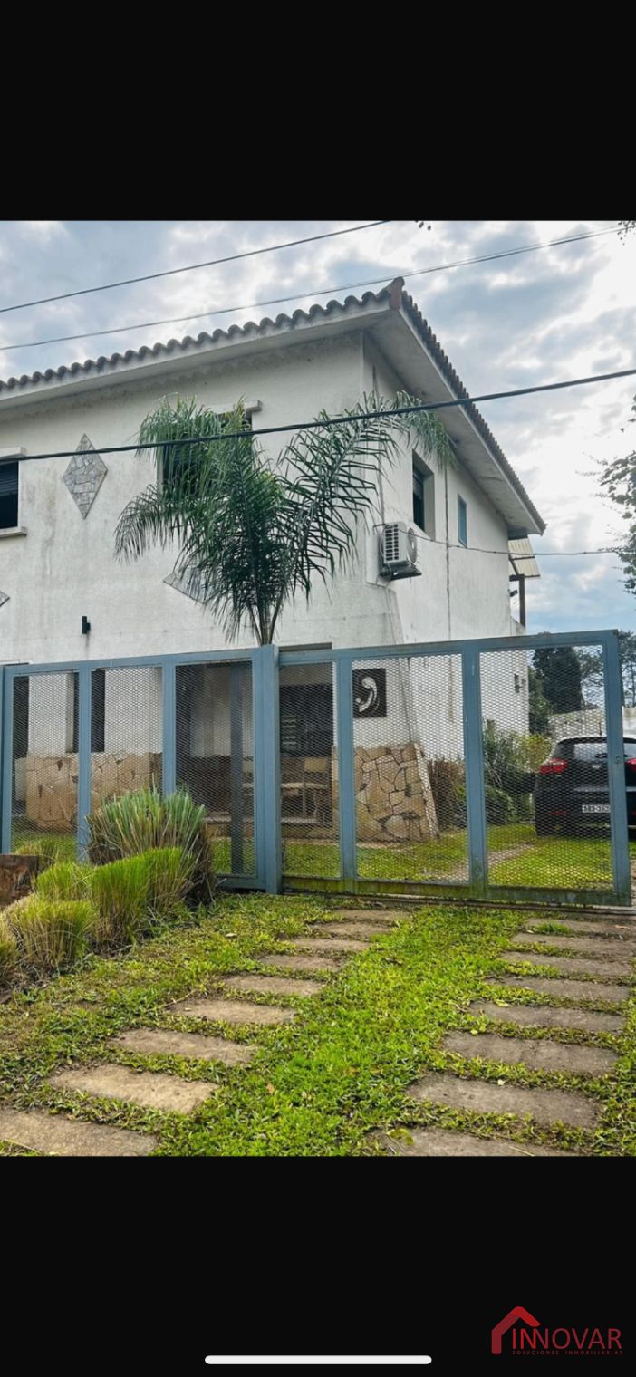 CASA EN VENTA EN LA FLORESTA CON PISCINA Y ESTACIONAMIENTO. Ref #M4813B - infocasas.com.uy