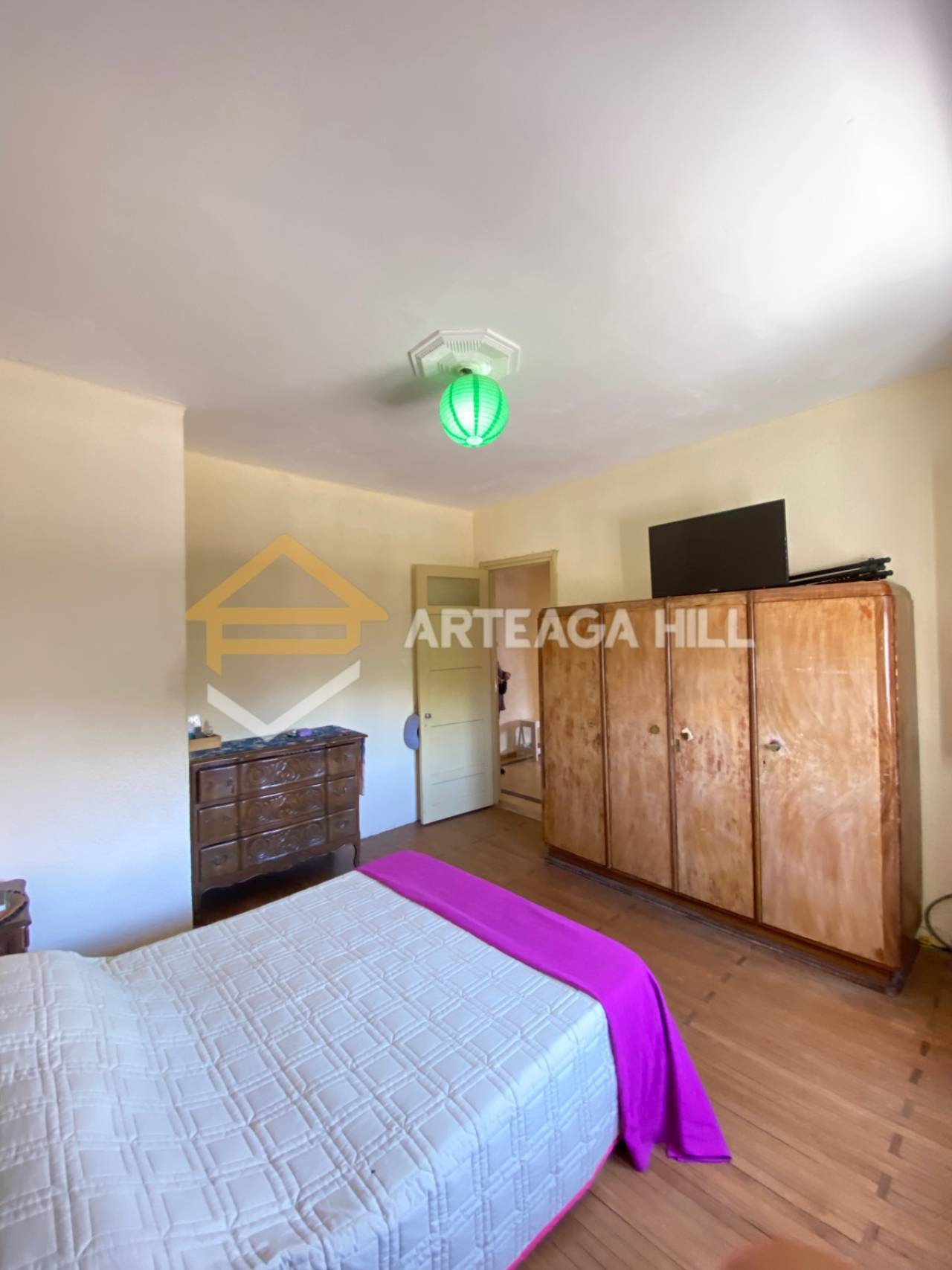 Venta | Inmensa Casa De 2 Plantas Con 3 Dormitorios, 2 Baños, Jardín, Fondo Con Barbacoa Y ...