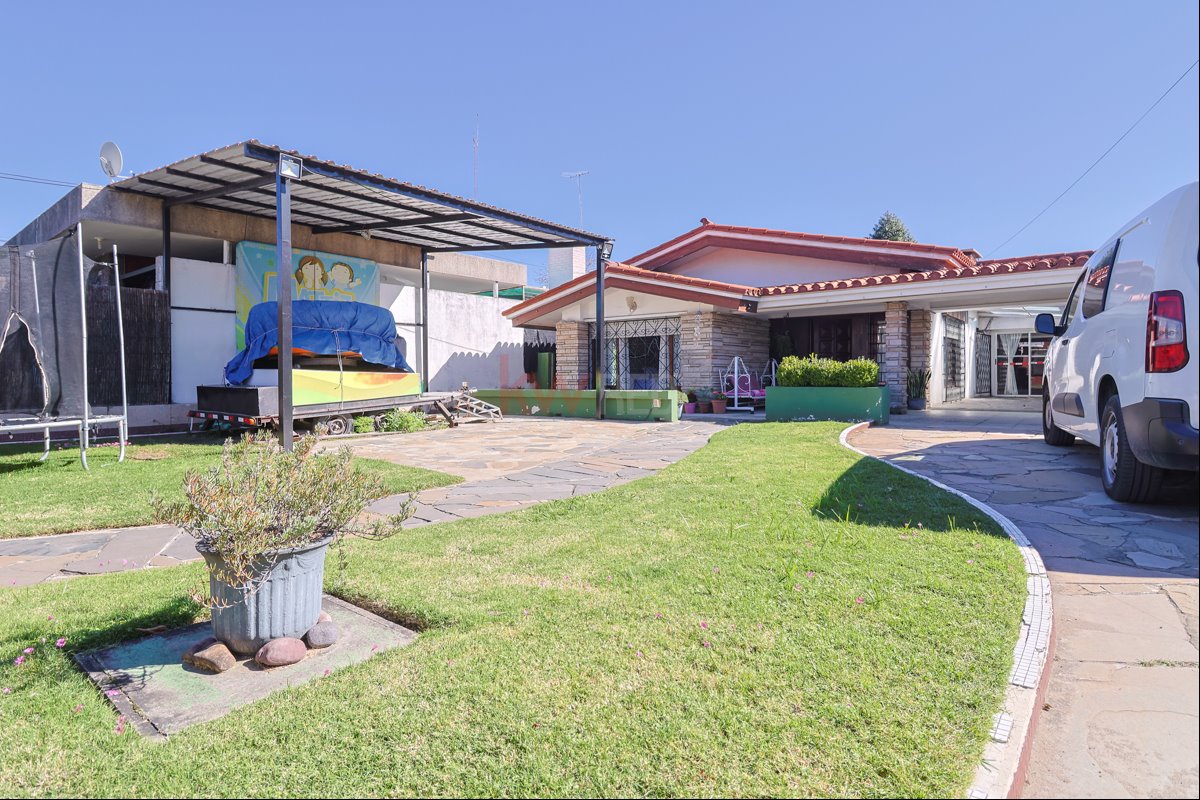 Alquiler Anual Casa Atlantida 5 dormitorios 4 baños. Ref #IB36EC