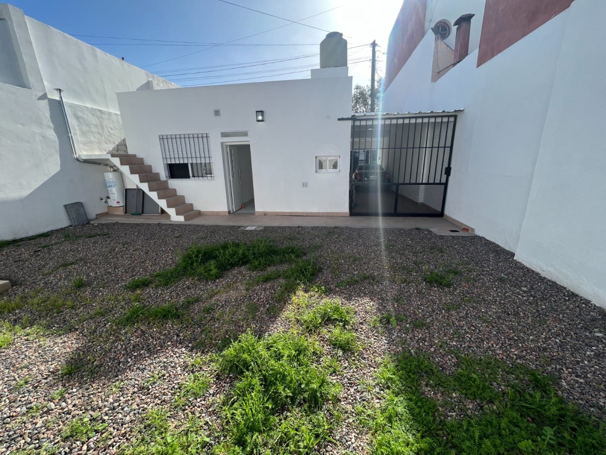 Casa Venta 2 Dormitorios Patio Garaje Buenos Aires Argentina. Ref #YAA35B - infocasas.com.uy