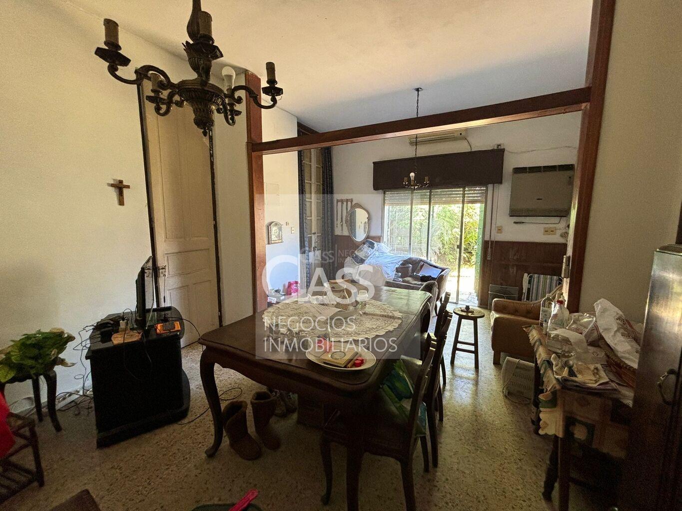 VENTA CASA ESQUINA 2 DORM, 2 BAÑOS, GRAN TERRENO, PASO MOLINO. Ref #Y34A10 - infocasas.com.uy