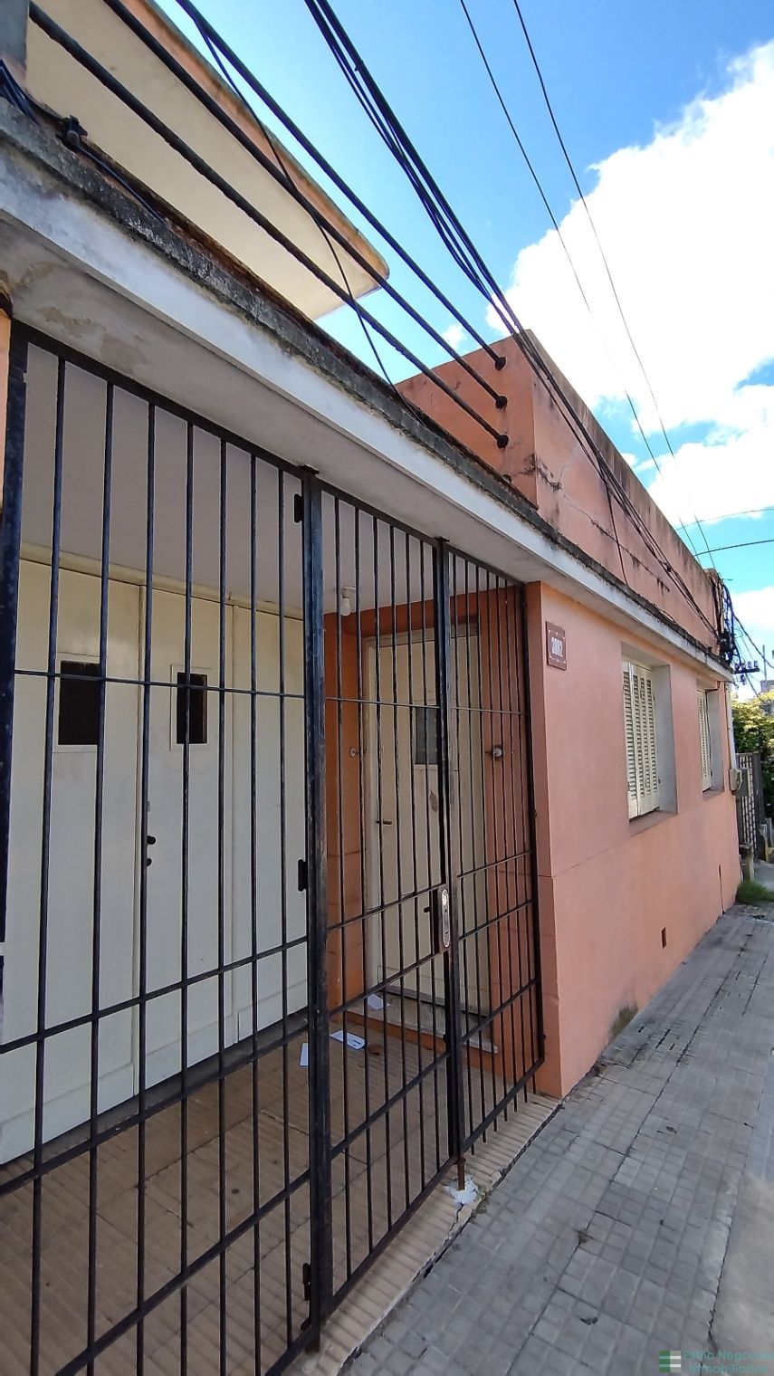 Casa en venta de 2 dormitorios c/ cochera en Paso Molino. Ref #I7581E