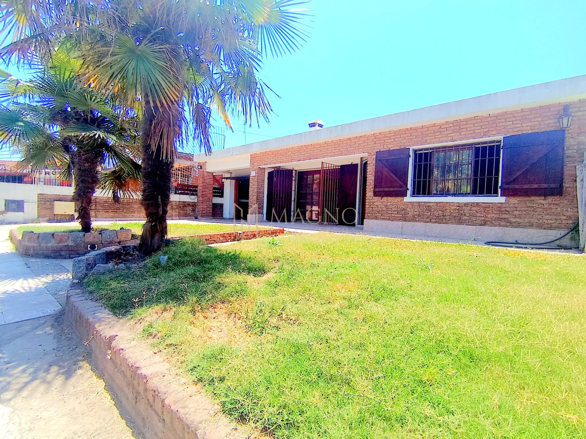 Casa en venta 2 o 3 Dormitorios - 2 Baños - Piscina - Carrasco Norte. Ref #JAB484 - infocasas.com.uy