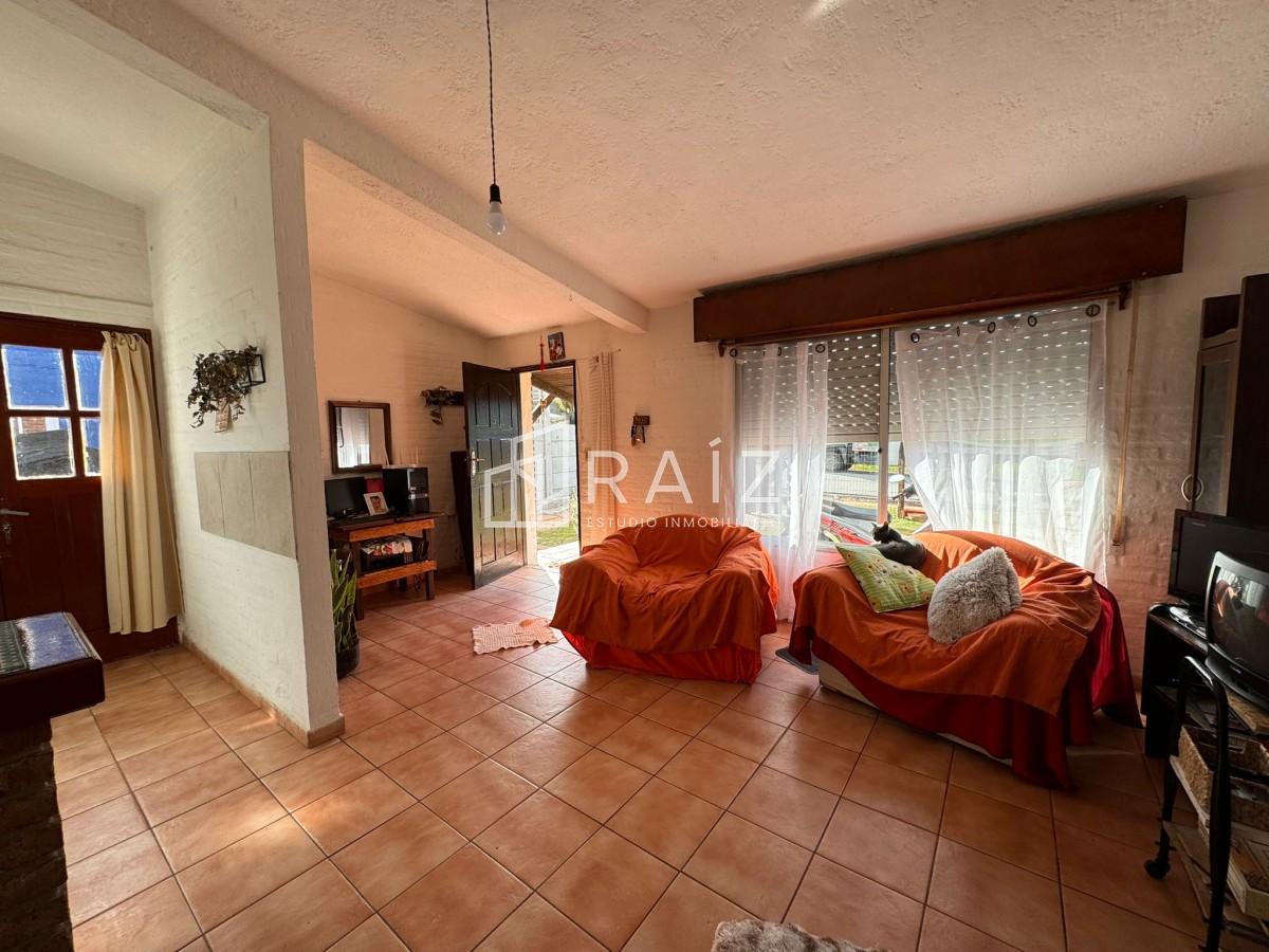 CASA 3 DORMITORIOS EN VENTA LAUSANA. Ref #AA04AE