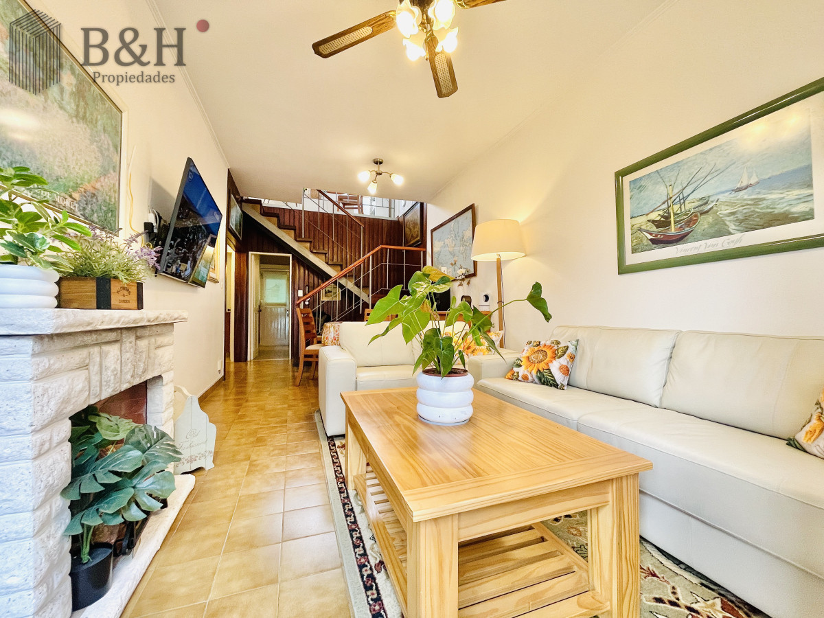 En Venta! Casa PH de 3 Dormitorios, Parrillero y Garage, en Maldonado, cerca de todo. Ref #E92898