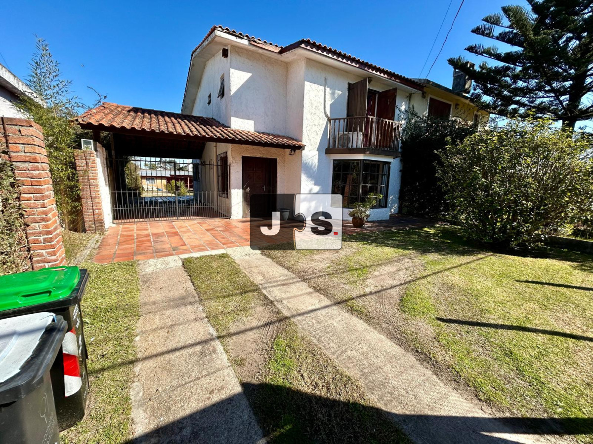 Venta casa 3 dormitorios San Jose de Carrasco a dos cuadras del mar barbacoa. Ref #YC7D54 ...