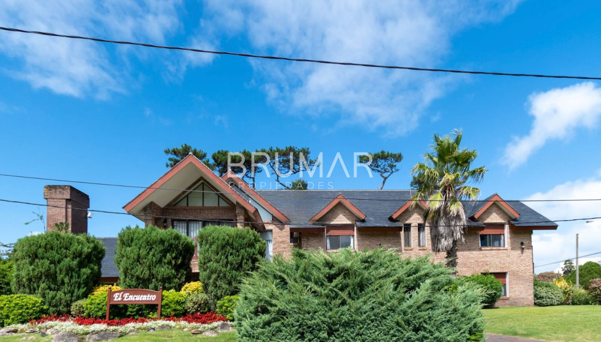 Casa en venta 8 dormitorios en playa mansa. Ref #F1035B