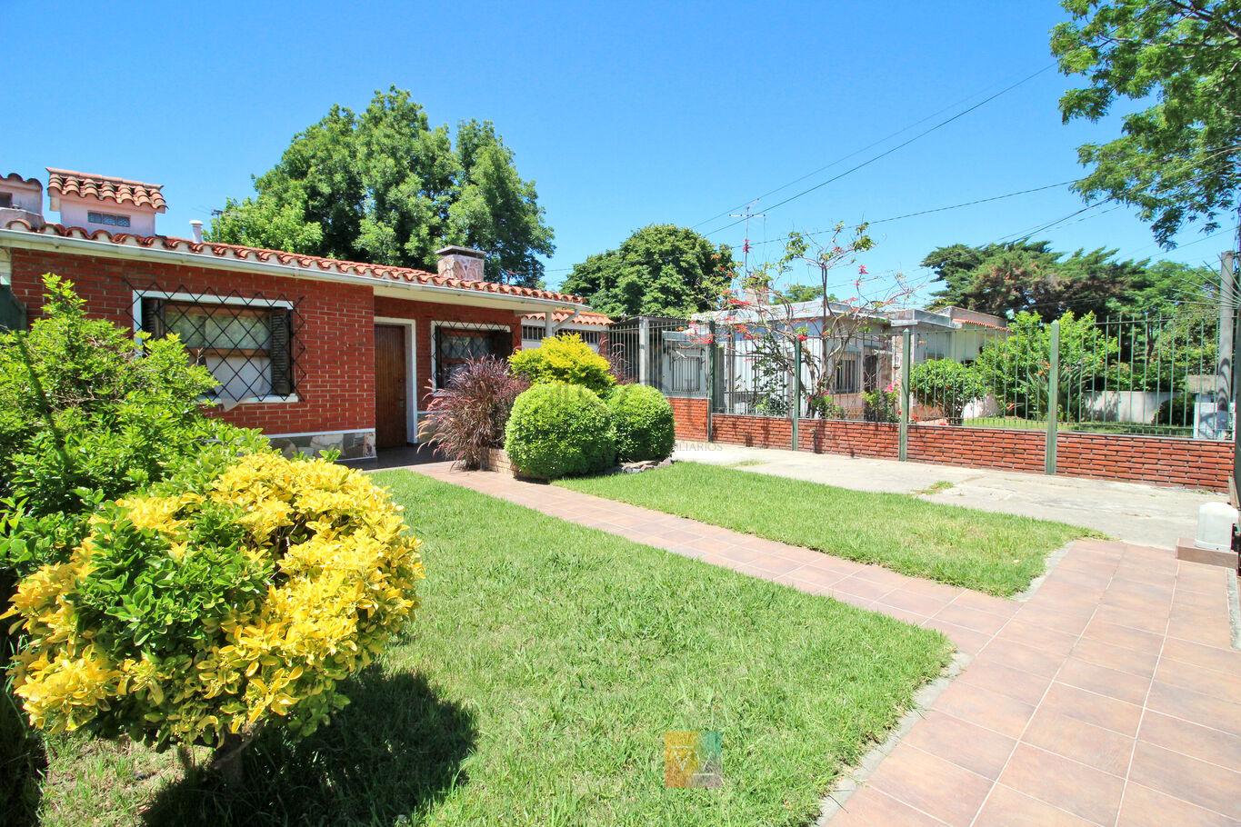 VENTA CASA DOS DORMITORIOS MÁS APTO, MALVIN NORTE. Ref #Q2EB2B - infocasas.com.uy