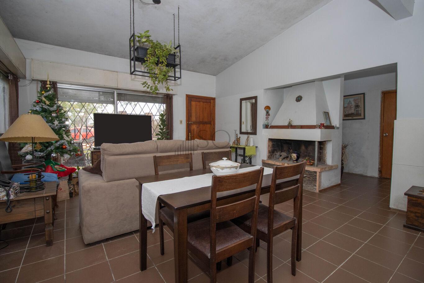 Alquiler casa 2 dormitorios Las Toscas Con barbacoa. Ref #B92E28