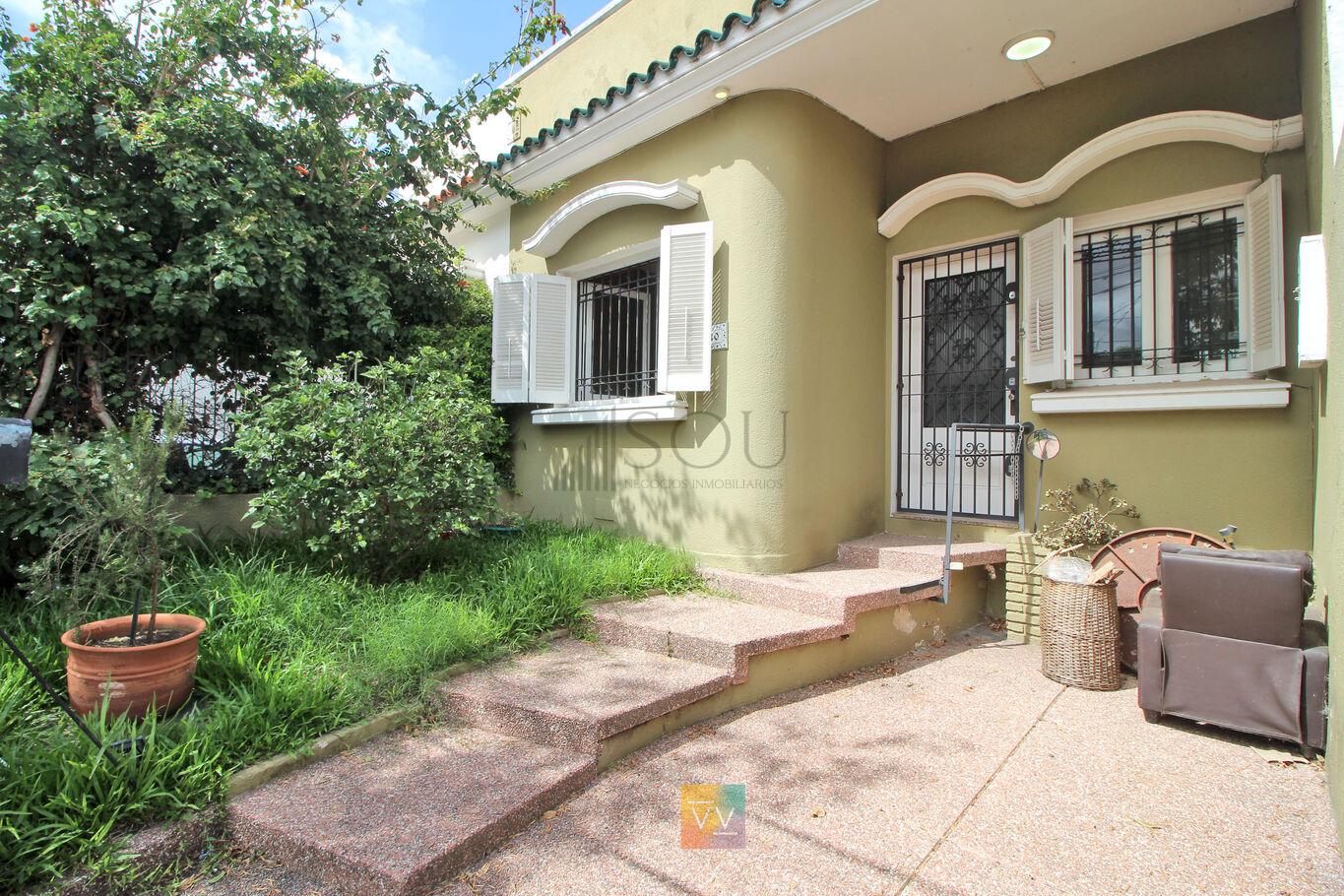 VENTA CASA 3 DORMITORIOS, PATIO CON BARBACOA Y COCHERA EN EL PRADO. Ref #ZFBFE2