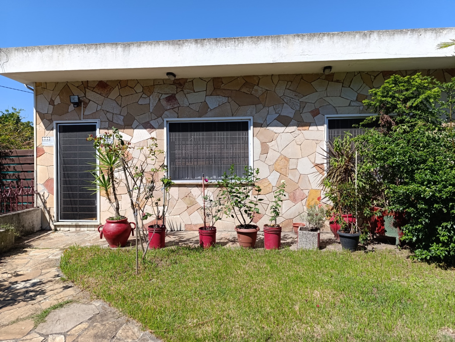 Casa en venta de 5 dormitorios c/ cochera en Malvin. Ref #A75B4E