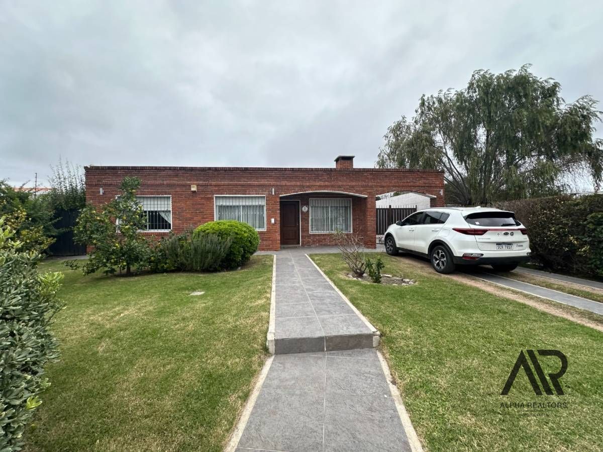 Se Vende Casa En Carrasco Norte 3 Dormitorios Y 3 Baños. Ref #K1A4DD - infocasas.com.uy