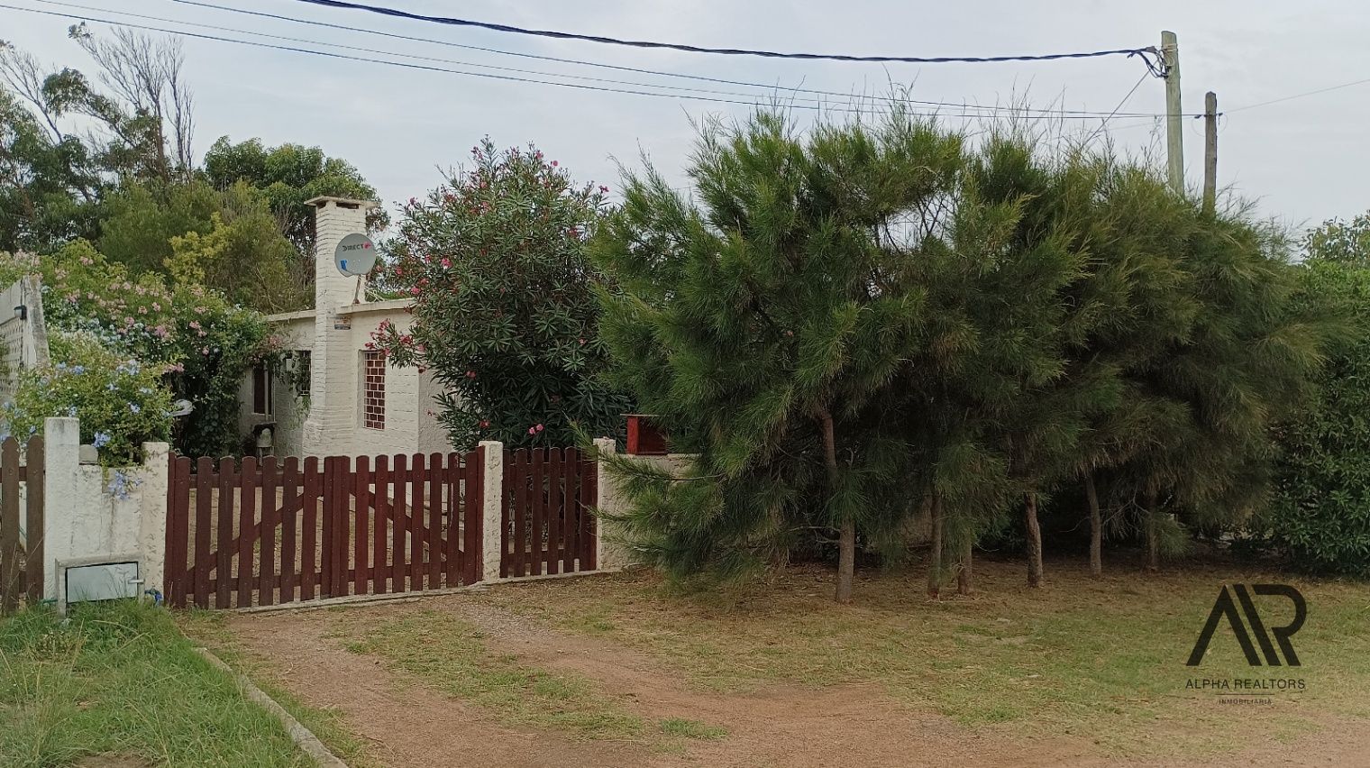 Casa en venta de 3 dormitorios fondo, cochera, cerca de la playa en Santa Ana. Ref #T8EBC6