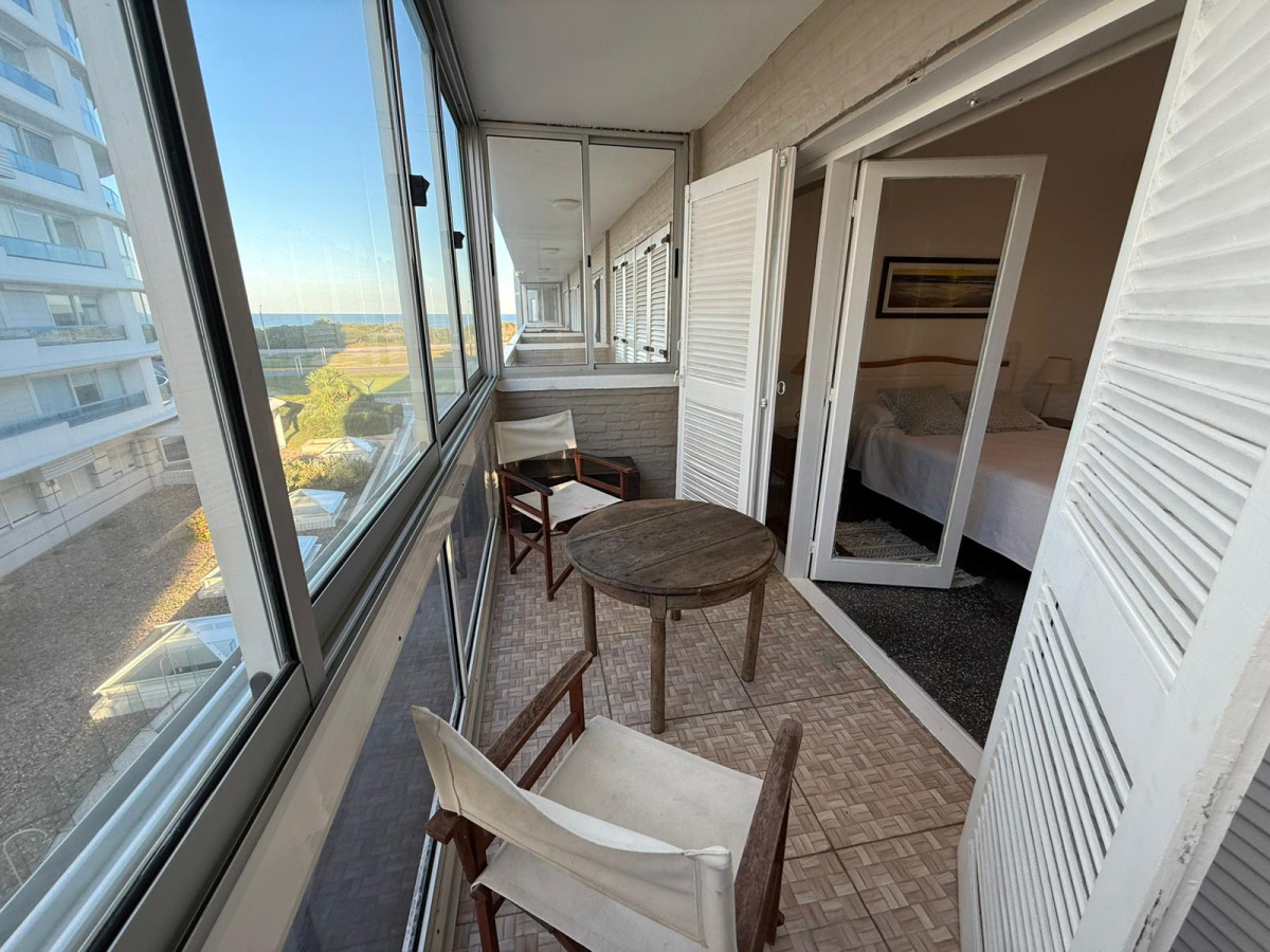 Alquiler anual, apartamento frente al mar. Ref #C68986