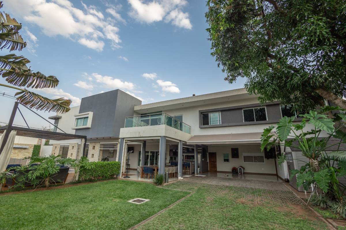 VENDO HERMOSA RESIDENCIA DE LUJO. Ref #O47DE9 - infocasas.com.py