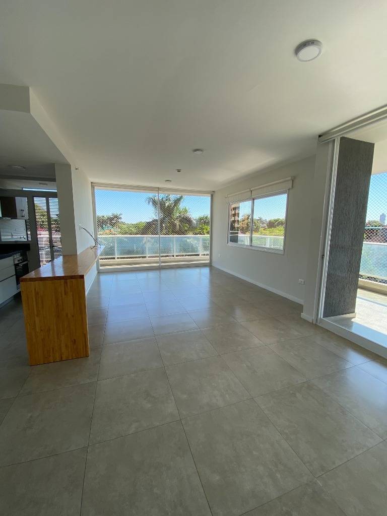 ALQUILO AMPLIO DEPARTAMENTO EN EL EDIFICIO VILLA MAGNA. Ref #OCFA94 - infocasas.com.py