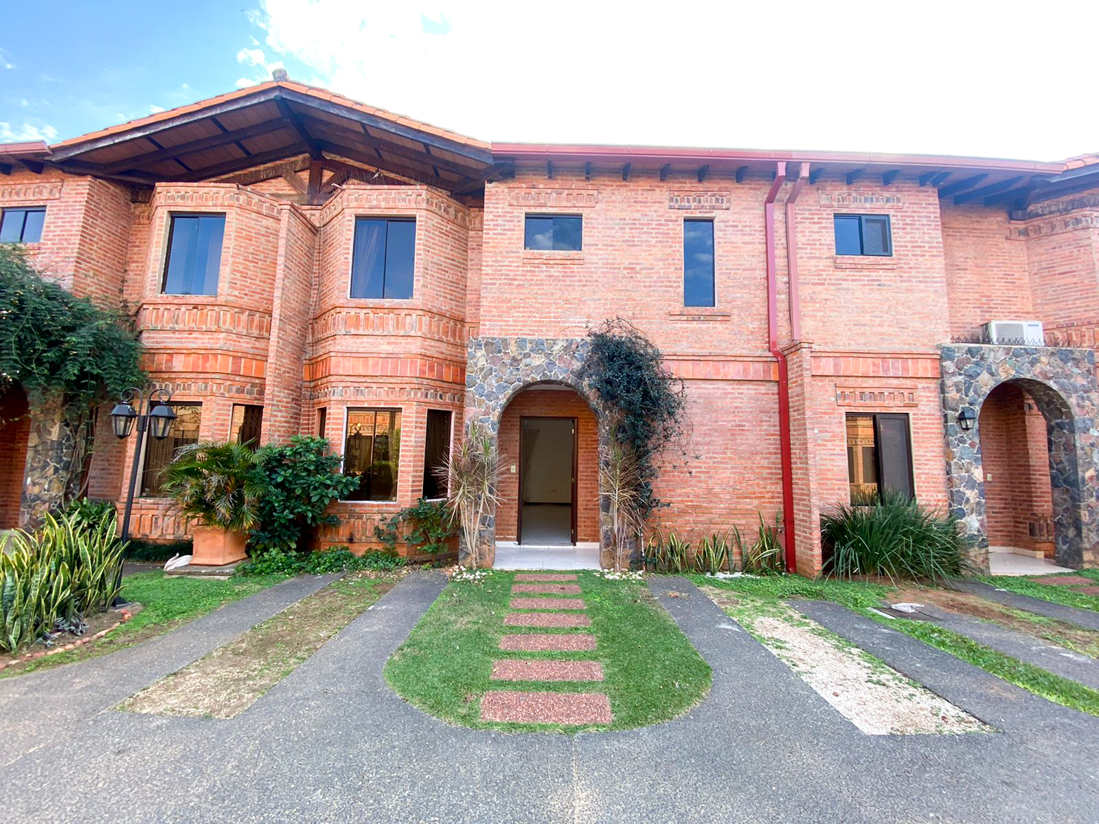 ALQUILO DUPLEX EN YCUA SATI . Ref #N71300 - infocasas.com.py