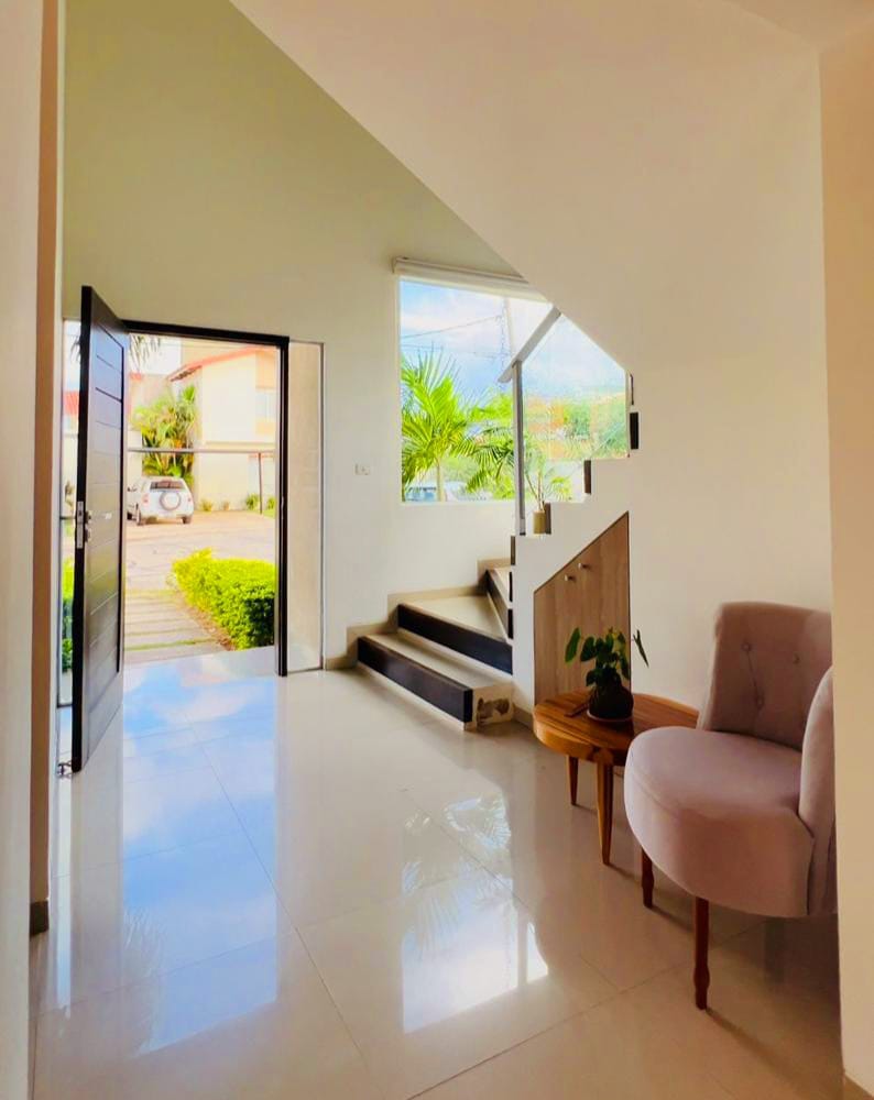 CASA EN VENTA - SANTA CRUZ DE LA COLINA. Ref #Y6069A - infocasas.com.bo