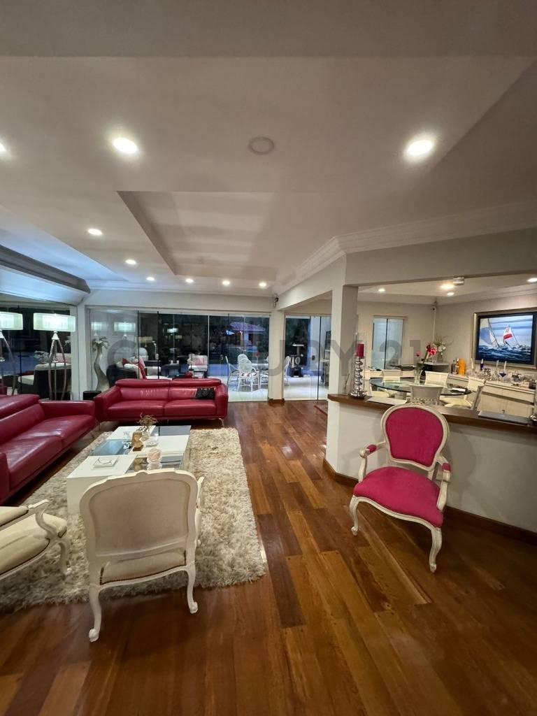 VENDO AMPLIA RESIDENCIA EN BARRIO MBURUCUYA. Ref #P9C41D - infocasas.com.py