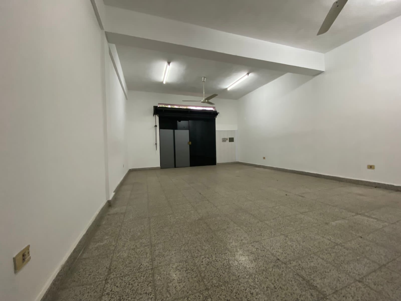 Alquilo SALÓN COMERCIAL a 50 m de la ruta. Ref #T9EC34