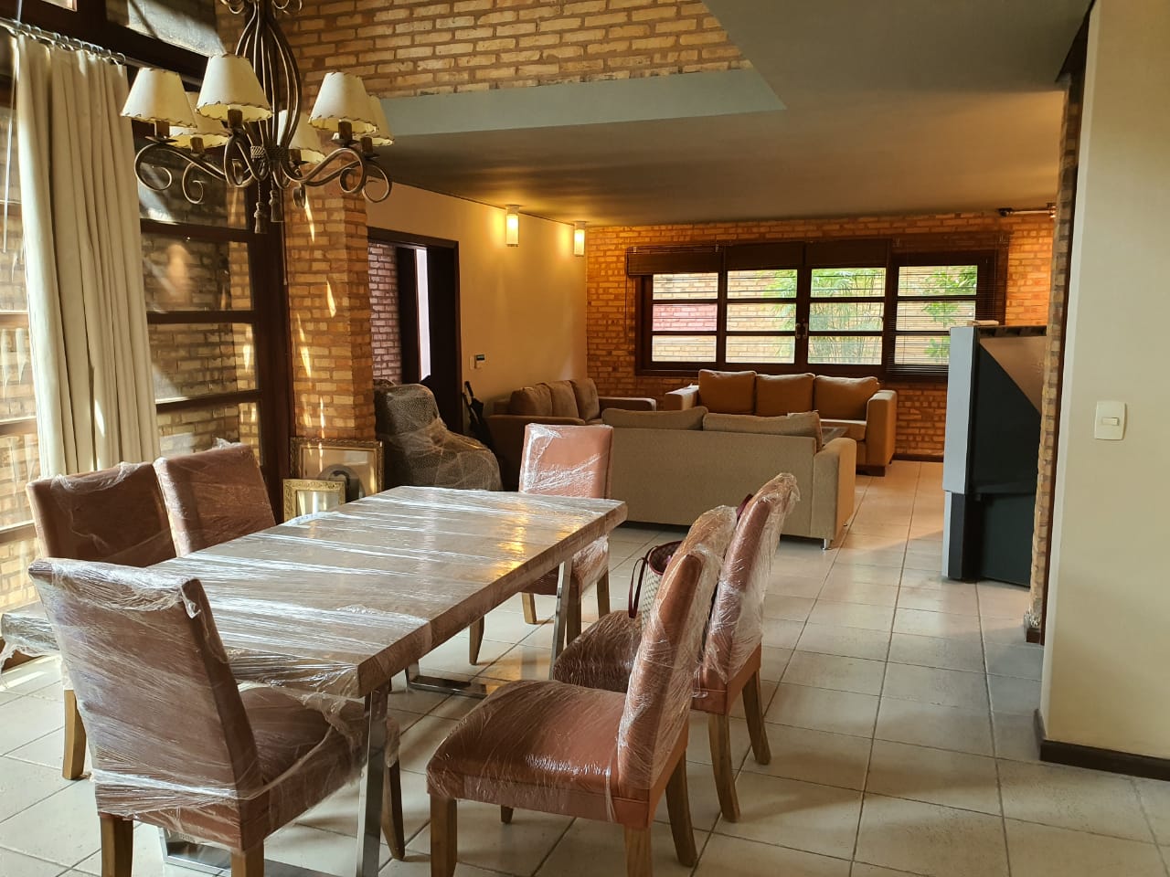 ALQUILO HERMOSA CASA EN BARRIO JARA . Ref #Z8757A - infocasas.com.py