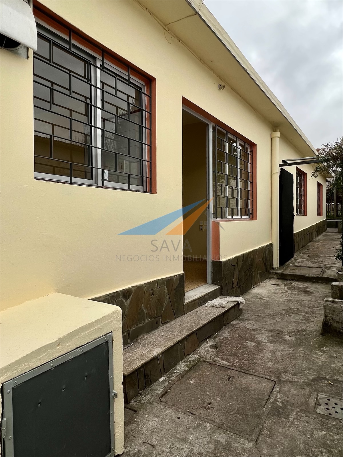 Alquiler Apartamento Tipo Casa 2 Dormitorios en Aires Puros. Patio.. Ref #I44676 - infocasas.com.uy