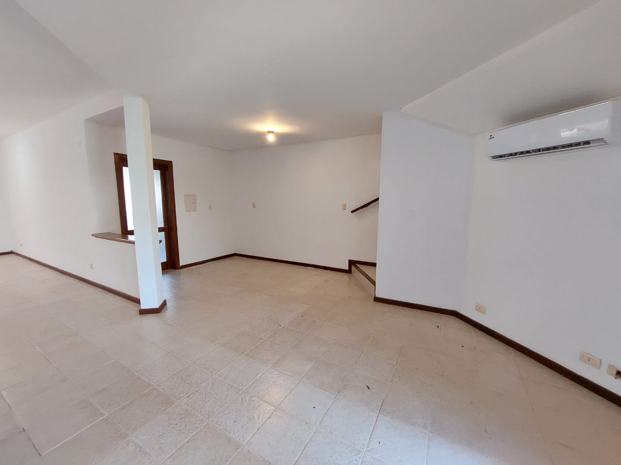 BARRIO EL MANGAL, Alquilo amplio Duplex con patio. Cod DG. Ref #RA0276 - infocasas.com.py