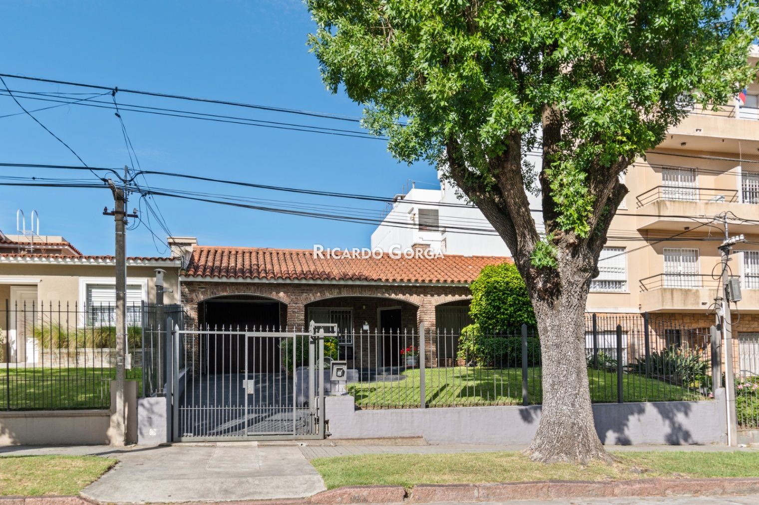 Casa en venta de 3 dormitorios fondo cocheras barbacoa en Malvin. Ref #O7473D