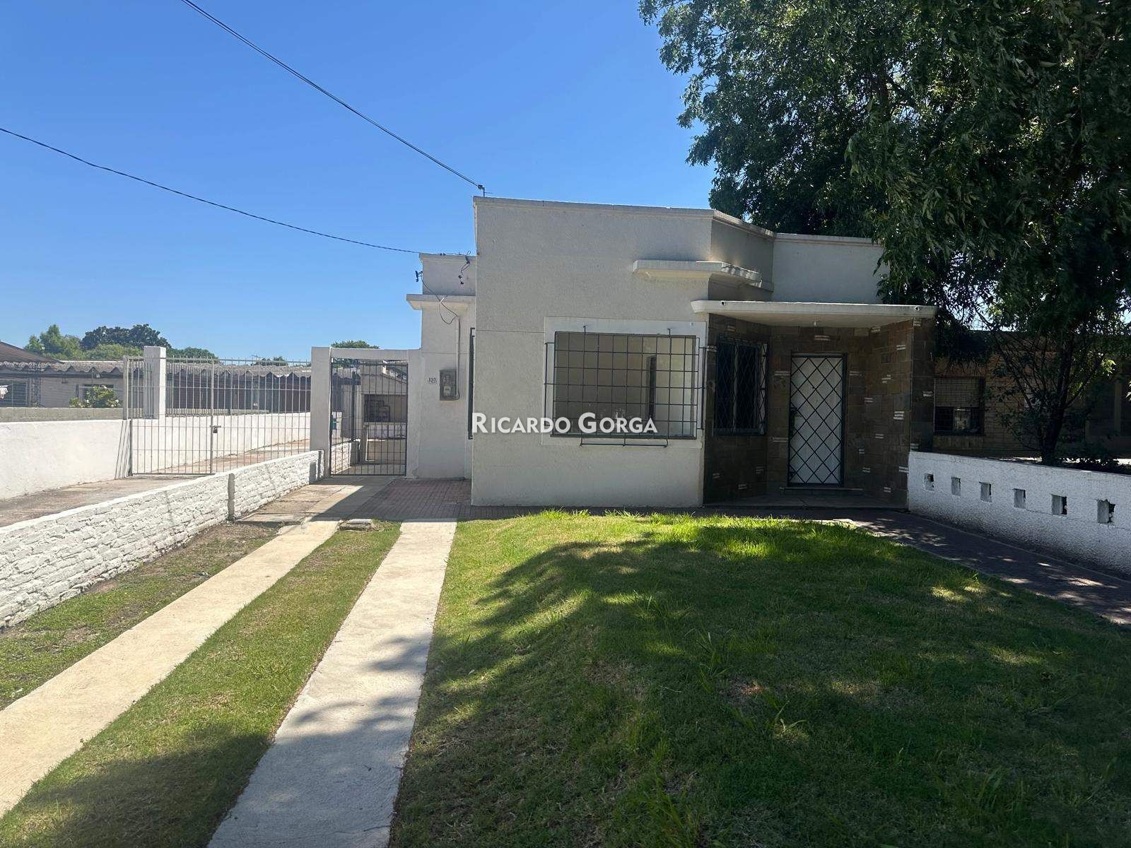 Casa en venta de 2 dormitorios cochera ideal inversión en Carrasco Norte. Ref #J6FB43 ...