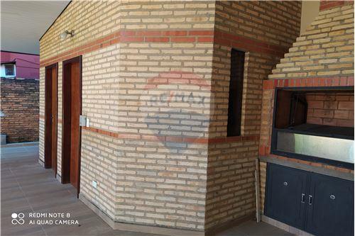 Alquilo hermosa casa tipo chalet en Lambaré. Ref #IE3E2A - infocasas.com.py